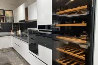 China Anti Rust White Modern Custom Kitchen Cabinets Stainless Steel 304 Waterproof for sale