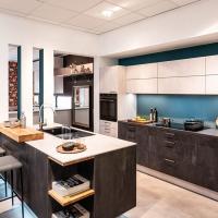 China Green Color 304 Stainless Steel Kitchen Cabinet Eased Edge Customized Free Design for sale