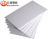 China Custom Flame Retardant White Corrugated Plastic Sheets 180GSM for sale