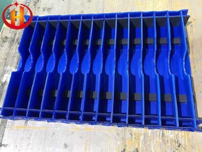 China Recyclable Blue Corrugated Plastic Separator Flat Surface for sale