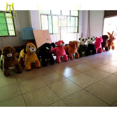 China Hansel plush electric horse toy amusement ride manufacturers giant animals kids riding kid animal scooter rider for sale