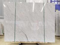 China Natural Carrara White Marble Stone Slabs Beveled Edge Abrasion Proof for sale