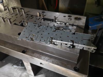 China Precision Progressive Die Manufacturing – Multi-Stage Metal Stamping Tooling for sale
