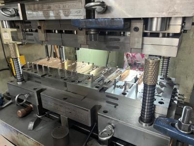 China Heavy-Duty Progressive Stamping Die – Accurate Tolerances, Fast Production, Wear-Resistant, OEM/ODM Available for sale