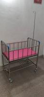 China 304SUS Hospital Infant Crib Baby Bassinet Bed Trolley Basket With Four Castors for sale