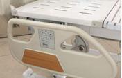 China Electric Intensive Care   Hospital Bed with control panel on side rail for sale