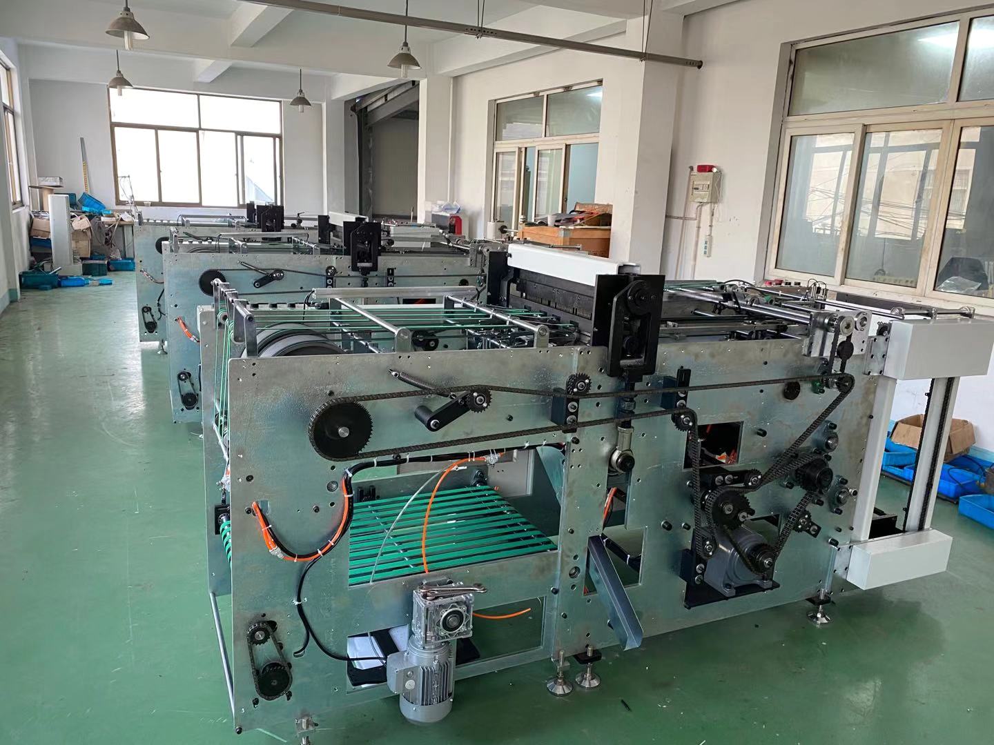 Automatic paper punching machine SPB550