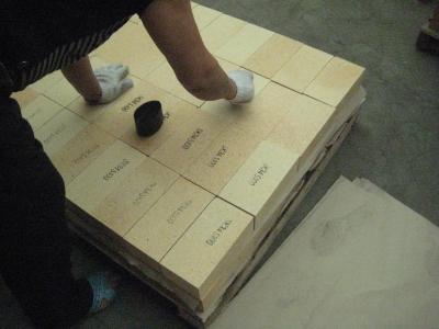 China High Temperature Heat Resist AL2O3 Fire Clay Brick Castable Refractory Materials for Furnace for sale