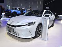 China Aluminium Alloy Roof Rack and Fabric Seats 2024 Toyota Camry Ride-On Car for Passenger for sale