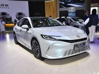 China Aluminium Alloy Roof Rack and Fabric Seats 2024 Toyota Camry Ride-On Car for Passenger for sale