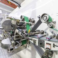 China Sanitary Pad Making Machine Engineers Installation Oversea Hygiene Safety for sale