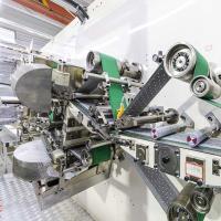China Disposable Womeng Sanitary Pad Machine Servo Motor Control SAP Raw Material for sale
