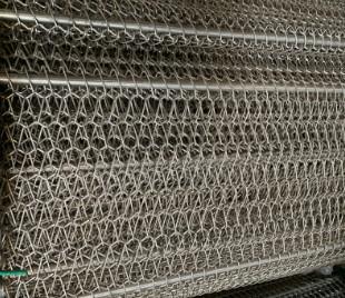 China 304 Stainless Steel Chain Link Wire Mesh Conveyor Belt with 86% Open Area for Industrial Cleaning and Drying Applications for sale