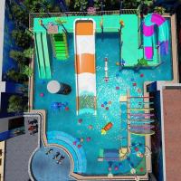 China Custom Residential Water Park Equipment with Anti-UV Protection, 500kg Capacity, and 12+ Year Lifespan for sale