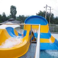 China Sturdy Summer Kids And Adults Amusement Park Water Slide Fade Resistance for sale