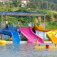 China Large Capacity Amusement Park Water Slide Hotel Water Slide Wear Resistance for sale