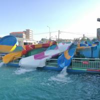 China Commercial Fiberglass Water Slide 1.9m Height 11KW Power 360 Guests/Hour Capacity for Amusement Parks for sale