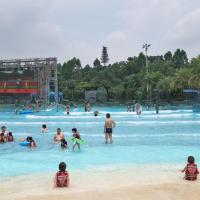 China Air-Operated Wave Pool Equipment 45kW Power 0.3-1.2m Wave Height Fiberglass Construction for Water Parks for sale