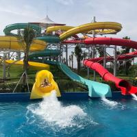 China Outdoor Fiberglass Spiral Water Slide Tube 95m Length 8m Height 480 Guests/Hour Capacity for Amusement Parks for sale