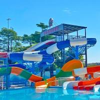 China SGS Certified Open Fiberglass Spiral Tube Slide for Water Parks - 8m Height, 81m Length, 180 Guests/Hour Capacity for sale