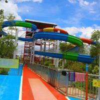 China Custom Spiral Fiberglass Water Slide 8m Height 120-180 Guests/Hour Capacity for Amusement Parks for sale