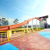 China Custom High-Speed Water Slide 8m Height 65m Length with UV Resistance for Amusement Parks for sale