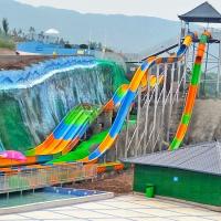China Fiberglass High Speed Water Slide 8m Height 180 Guests/Hour Capacity with 500kg Load Capacity for sale