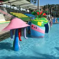 China Custom Fiberglass Water Splash Park Equipment with 500kg Capacity and 12+ Year Lifespan for Amusement Parks for sale