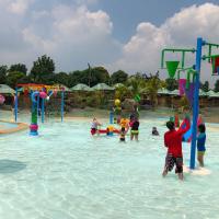 China Kids Water Park Splash Pad Fiberglass Equipment L1800 Size with 500kg Capacity and 12+ Year Lifespan for sale