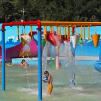 China Customized Outdoor Water Park Buckets with 500kg Capacity and 12+ Year Lifespan - Anti-UV Fiberglass Construction for sale