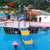 China LANCHAO Fiberglass Pirate Ship Water Park Equipment 18m x 16m with 500kg Capacity and 12-Year Lifespan for sale