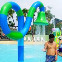 China Flower Spray Shower Fiberglass Water Park Equipment with 500kg Capacity and 12+ Year Lifespan for Amusement Parks for sale
