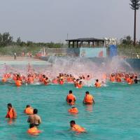 China Vacuum Tsunami Wave Pool Equipment 2m Height 55KW Power for Amusement Water Parks for sale