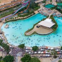 China Lanchao ISO9001 Certified Tsunami Wave Pool Equipment 2m Wave Height 55KW Power for Water Parks for sale