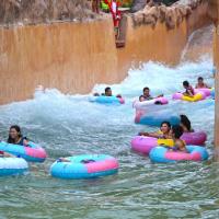 China Lazy River Water Park Equipment 100-400m Length 128.5KW Power ISO9001 Certified Fiberglass Construction for sale