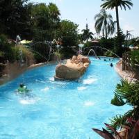 China Lazy River Equipment for Water Parks 0.8m Depth 30KW Power 100-400m Length Customizable for sale