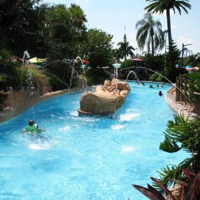 China Lazy River Equipment for Water Parks 0.8m Depth 30KW Power 100-400m Length Customizable for sale