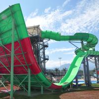 China Customized Boomerango Water Slide with 12 Years Working Life and High Capacity for Water Parks for sale