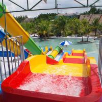 China Fiberglass Water Slide with 12 Years Working Life 12 Months Warranty and High Capacity for Amusement Parks for sale