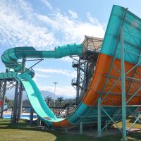 China High Capacity Fiberglass Water Slide for Water Parks with 12 Months Warranty and Long Working Life for sale