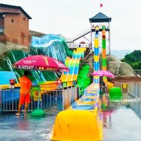 China Outdoor Use Fiberglass Water Slide with Combination Available and Color Customized for Amusement Parks for sale