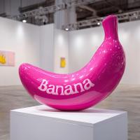 China Pink Cartoon Fiberglass Resin Banana Sculpture 60cm FRP Ornament for Indoor Decoration for sale