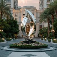 China Mirror Polished Stainless Steel Abstract Hotel Sculpture 210CM H Custom Size for sale