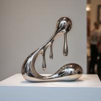 China Liquid Drop Mirror Stainless Steel Sculpture 40CM H Weather Resistant Metal Modern Art Customized for sale