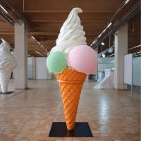 China Ice Cream Fiberglass Resin Sculpture 140CM H Cute Decorative Art for Dessert Shop for sale