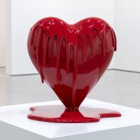 China Glossy Red Heart Fiberglass Resin Sculpture for Modern Indoor Decor for sale