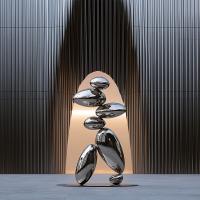 China Pebble Mirror Polished Stainless Steel Sculpture Outdoor Art for sale