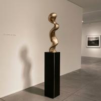 China Modern Gold Painted Abstract Metal Sculpture for Indoor Outdoor Decor for sale
