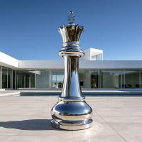 China Reflective Chess King Stainless Steel Sculpture for Outdoor Decor for sale