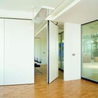 China Custom Folding Partition Wall Systems Up To 18M Height & 56dB Sound Insulation For Conference Rooms & Hotels for sale